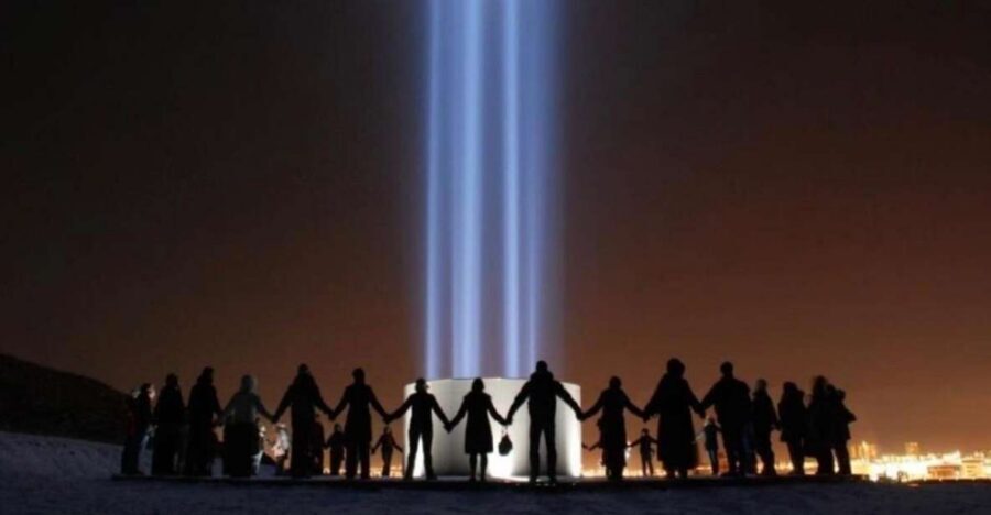 Reykjavik: 2-Hour Imagine Peace Tower Tour – Icelander Tours